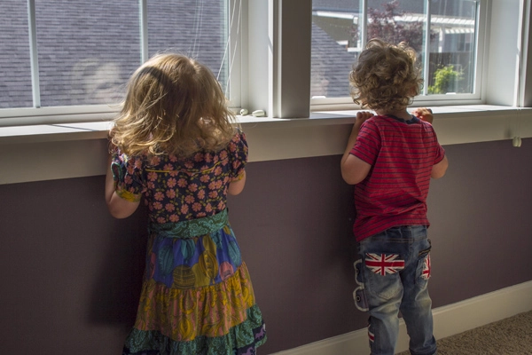 Open windows pose danger for children at home